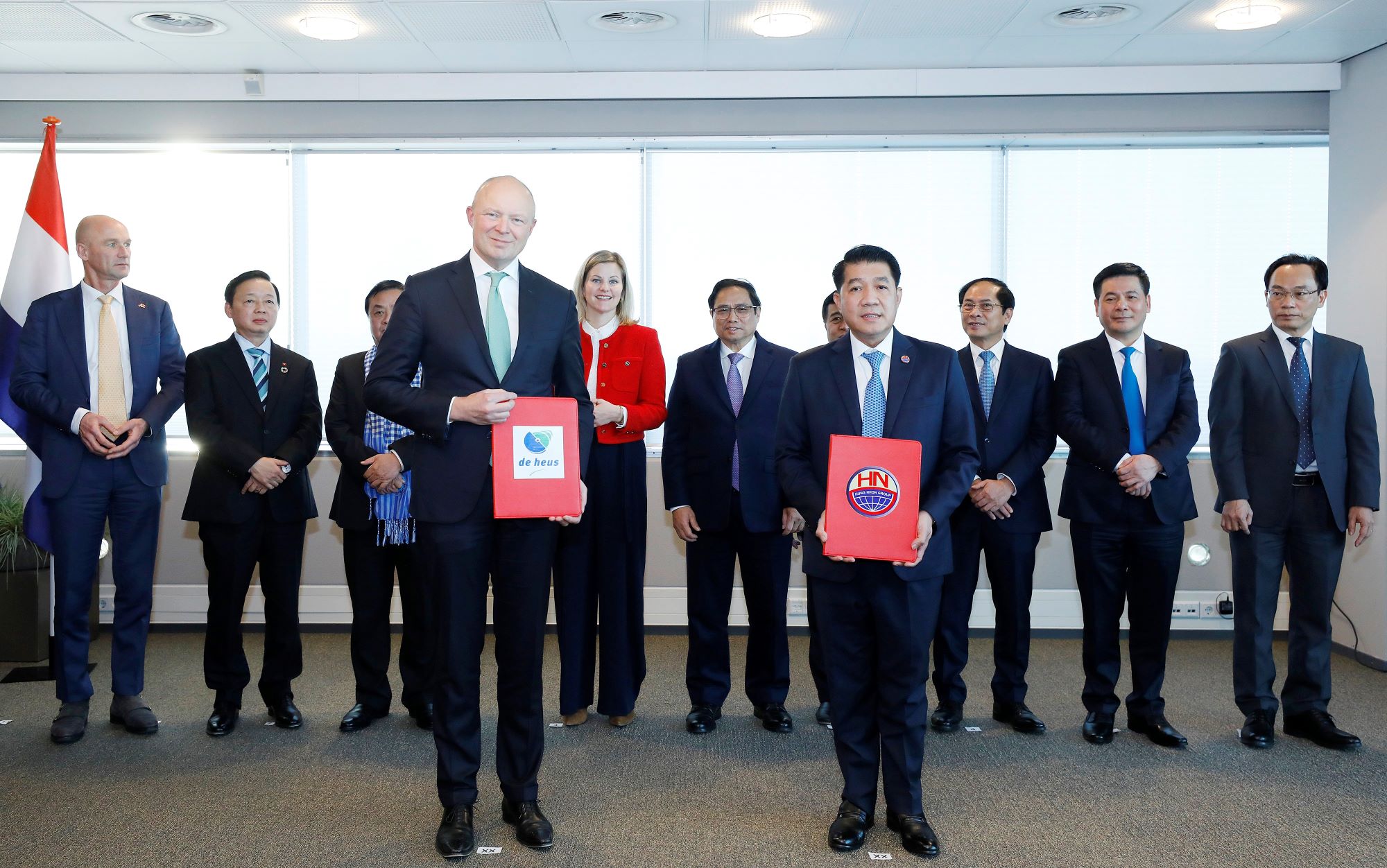 Tập đoàn Hùng Nhơn và Tập đoàn Hoàng gia De Heus ký kết hợp tác phát ...