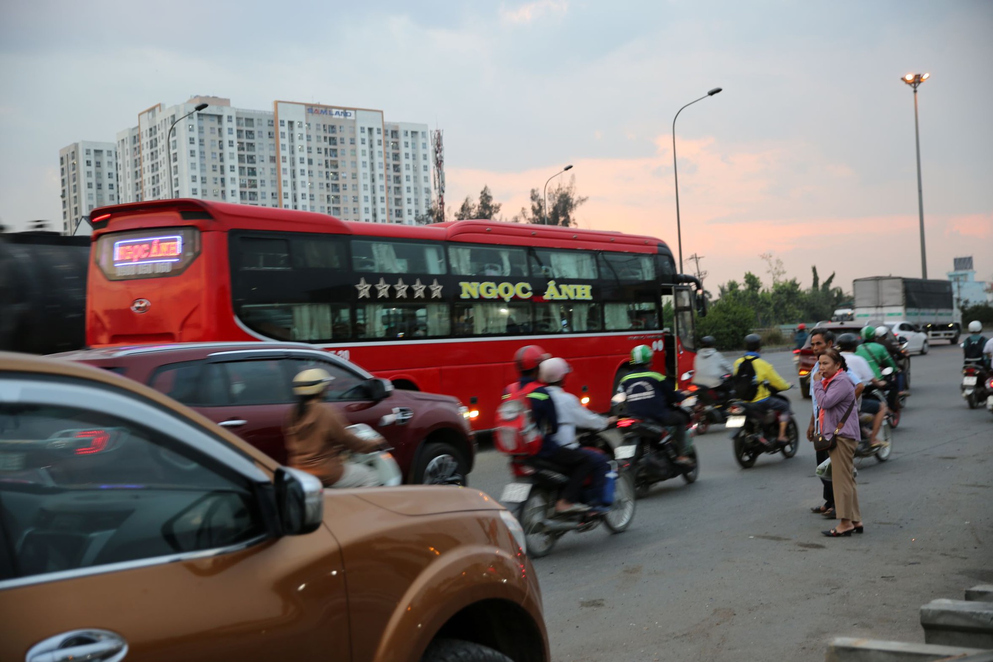 Kỷ nguyên mới không thể tồn tại ‘xe dù, bến cóc’