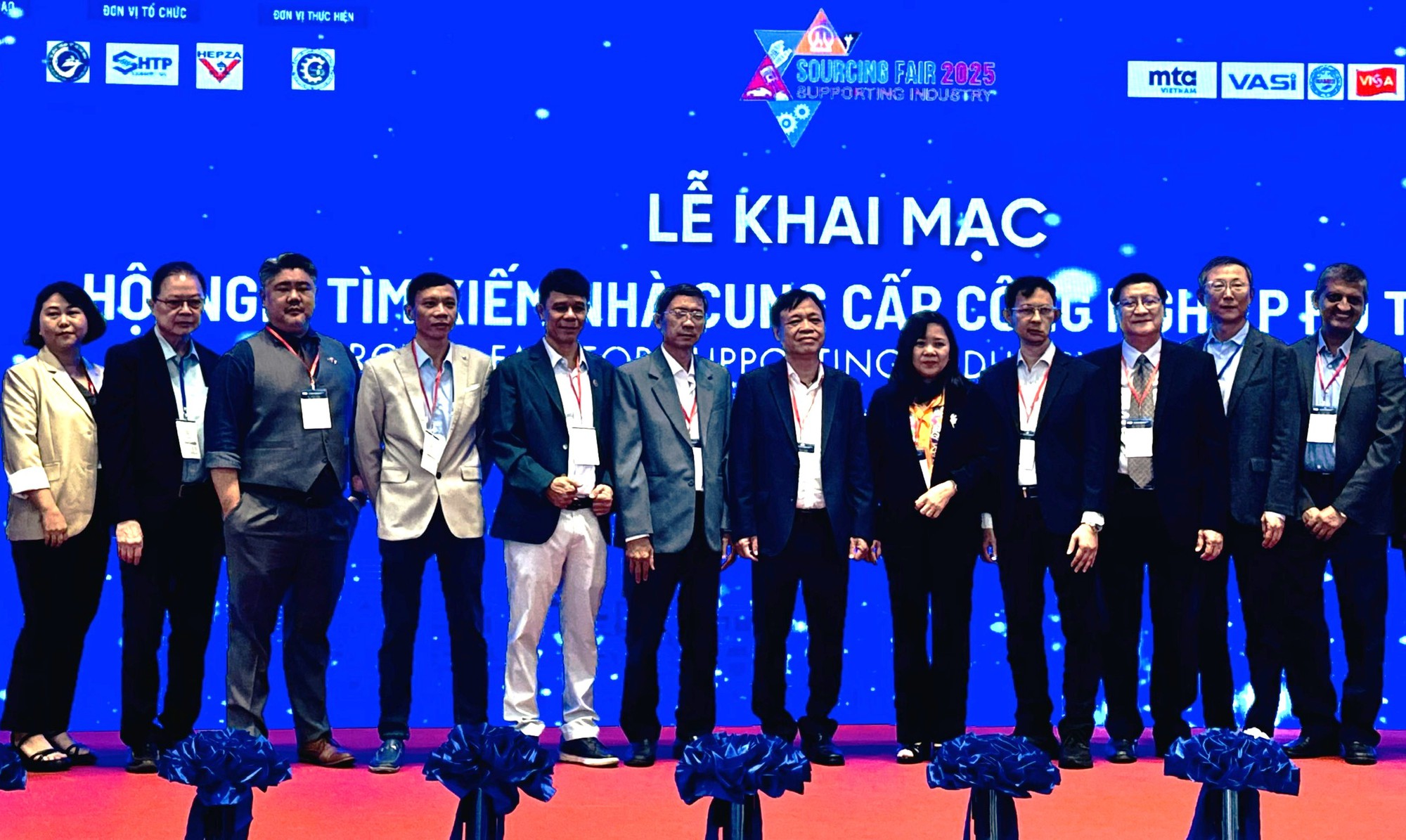 Hỗ trợ DN CNHT trong nước tham gia sâu hơn vào chuỗi cung ứng toàn cầu